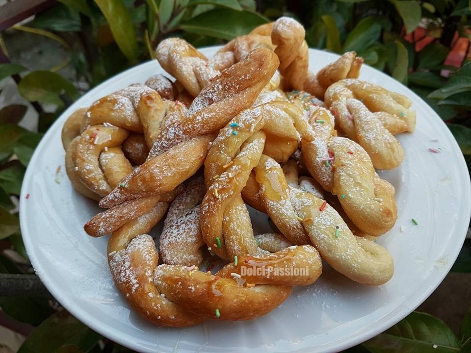 “Acciuleddi” Sardi - Dolci Passioni