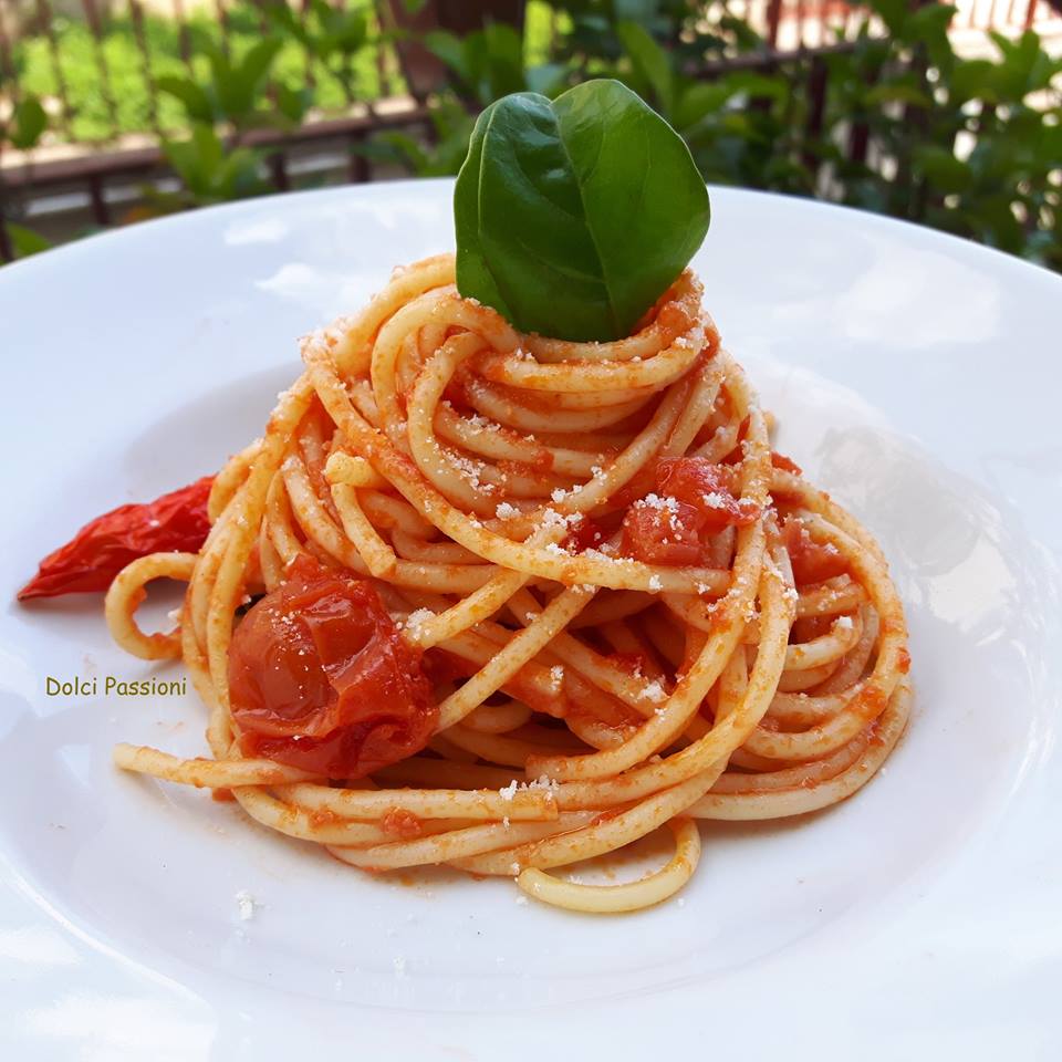 Spaghetti al pomodoro fresco e basilico - Dolci Passioni